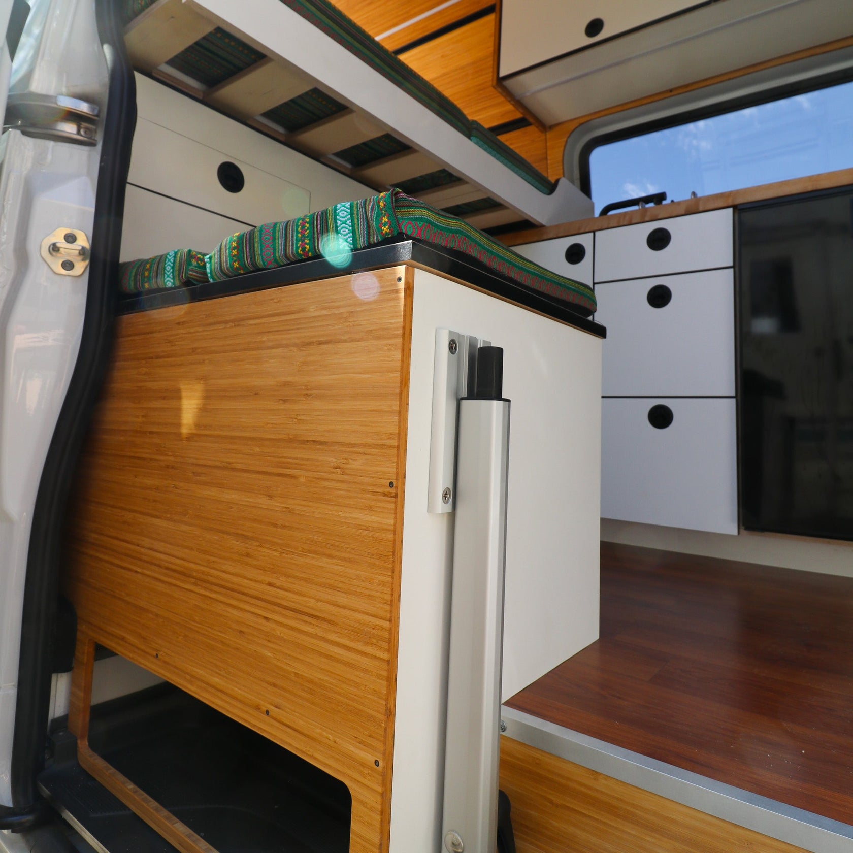 Lagun Swivel Table System – Featherbuilt